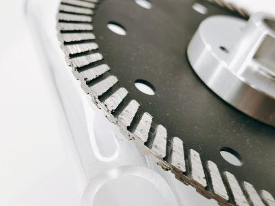 Cina 115 mm lame di seghe a diamante turbo sottile continua per applicazioni di taglio e macinatura in vendita