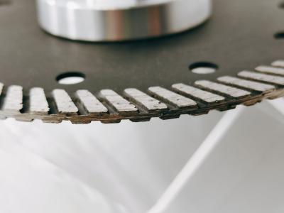 Cina 115 mm lame di seghe a diamante turbo sottile continua per applicazioni di taglio e macinatura in vendita