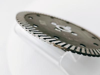 Cina 115 mm lame di seghe a diamante turbo sottile continua per applicazioni di taglio e macinatura in vendita