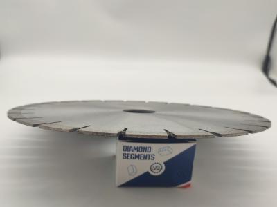 Cina Pietra di lava a forma di U di taglio di 350 mm Disco a lama di seghe di diamanti con dimensioni di segmento 40 * 3.3 * 15 mm in vendita
