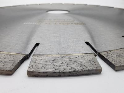 Cina Pietra di lava a forma di U di taglio di 350 mm Disco a lama di seghe di diamanti con dimensioni di segmento 40 * 3.3 * 15 mm in vendita