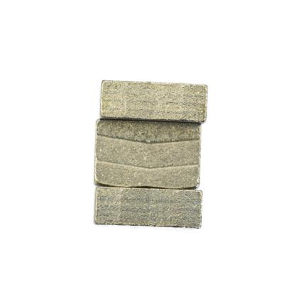Cina Segmento multi diamante ad alta velocità per utensili di taglio di granito morbido 24*8,4/7,6*15mm 6,5mm in vendita