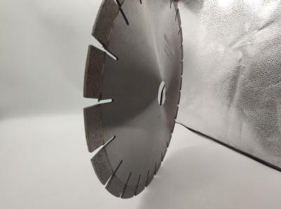 Cina Pietra di lava a forma di U di taglio di 350 mm Disco a lama di seghe di diamanti con dimensioni di segmento 40 * 3.3 * 15 mm in vendita