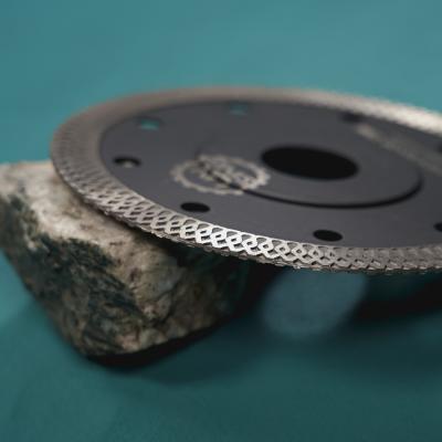 Cina 140 denti Turbo Saw Blade per taglio di lastre di pietra e piastrelle Disco di taglio a secco bagnato in vendita