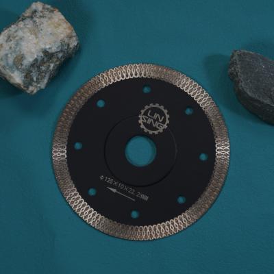 Cina 140 denti Turbo Saw Blade per taglio di lastre di pietra e piastrelle Disco di taglio a secco bagnato in vendita