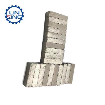 中国 ODMサポート 24*5.5*10mm ブロック切断ヒントのための柔らかい硬い大理石ダイヤモンド切断セグメント 販売のため