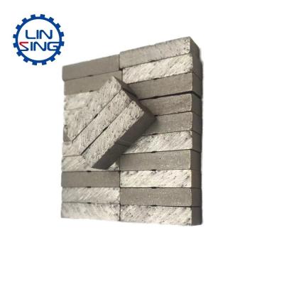 中国 ODMサポート 24*5.5*10mm ブロック切断ヒントのための柔らかい硬い大理石ダイヤモンド切断セグメント 販売のため