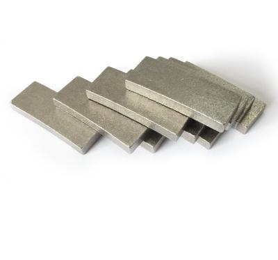 Cina Segmento di lama da sega di diamante da 350 mm per design a forma di ventola di arenaria e colore dorato in vendita