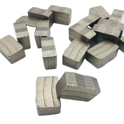 中国 2000mm Sintering 24*9.8/10.6*15 ダイヤモンドブレージングセグメント グランイトの切断と強化 コンクリートのドリルビットシャープ制作マシン 販売のため