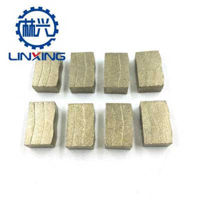 中国 2000mm Sintering 24*9.8/10.6*15 ダイヤモンドブレージングセグメント グランイトの切断と強化 コンクリートのドリルビットシャープ制作マシン 販売のため