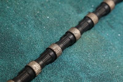 Cina Perline di sinterizzazione di prima classe perline di diamanti flessibili filo per la cava di granito 11,5MM*40 in vendita