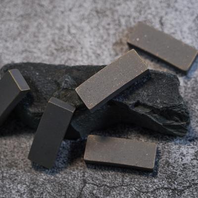 Cina 40*7*15 Segmento di rettifica del diamante in colore per il taglio del cemento di granito e marmo in vendita