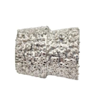 Cina Perline di seghe a filo a doppio cono di diamanti brazzate a vuoto per il taglio del travertino di marmo in Brasile in vendita