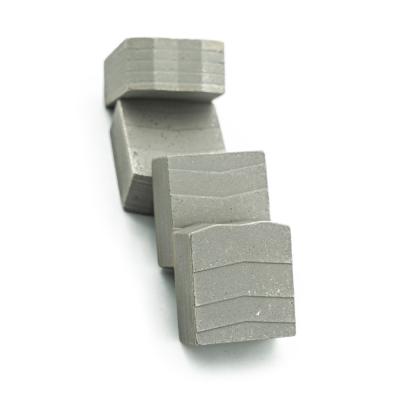 China Tecnologia de sinterização 24*11,5/12,7*26,5 mm Segmento de diamante em forma de ventoinha para corte de granito à venda