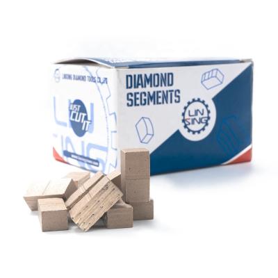 Cina Segmento di diamanti a punta di marmo personalizzato da 24*8*13 mm per taglio morbido e duro in Pakistan in vendita