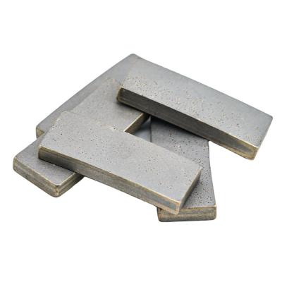 China 350 mm enkele zaag Andesite Diamantsegment ARC-vormige punt 40 * 3,6 * 15 mm voor snijgereedschap Te koop