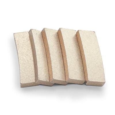 China Tecnologia de sinterização Segmento de diamante super afiado para corte de granito Estilo de forma de ventilador à venda