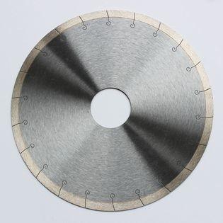 中国 耐久性とコンクリートのアスファルト切断エッジの高さ0.472in 12mm 販売のため