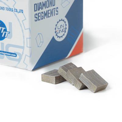 China Mercado 1500 mm lâmina de serra de diamante sinterização segmento de diamante forma M para corte de granito à venda