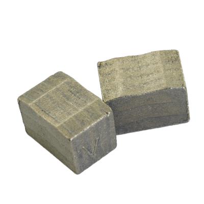 China Segmentos de diamante de três lâminas com suporte OEM para corte de pedras de mineração 22*15,6/16,4*15mm à venda