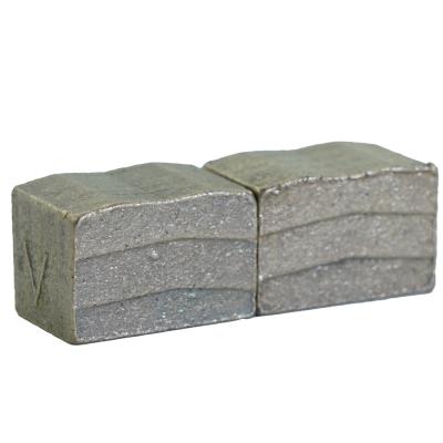 China Segmento de diamante de lâminas duplas brasadas de alta frequência para corte de granito 22*13,1/13,9*15mm à venda