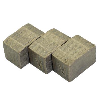 China Segmento de diamante de lâminas duplas brasadas de alta frequência para corte de granito 22*13,1/13,9*15mm à venda