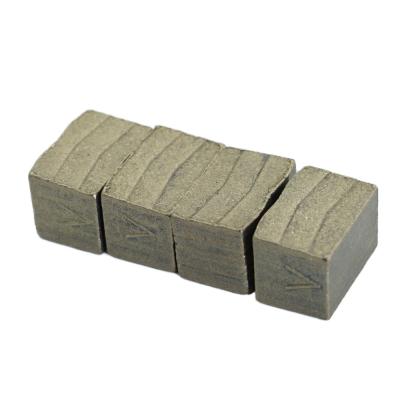 China Segmento de diamante de lâminas duplas brasadas de alta frequência para corte de granito 22*13,1/13,9*15mm à venda