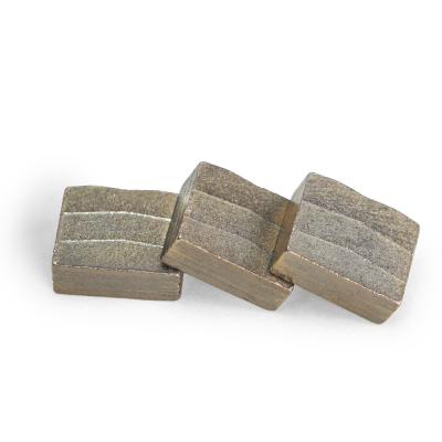 中国 24*8.0/8.8*20.5MM ダイヤモンドセグメント 硬砂岩切削のためのカスタマイズされたOBMサポート 販売のため