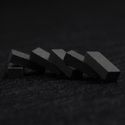 Cina 20*4,0/3,5*8mm Segmento di taglio di diamanti a sinterizzazione a caldo per il taglio di marmo e calcare in vendita