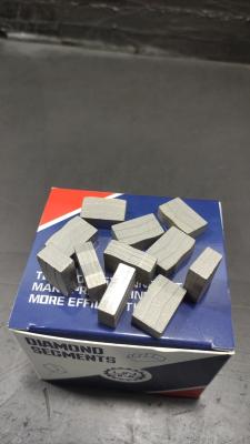 Cina 6.5mm segmento di diamante multi disco Lo strumento perfetto per il taglio del granito 24 * 7.6/8.4 * 15 mm in vendita