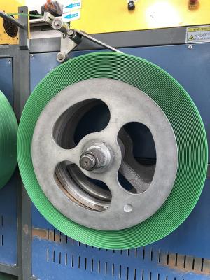 Chine La ceinture de emballage d'ANIMAL FAMILIER/attachent du ruban adhésif aux machines de expulsion pour emballer avec la machine à emballer complètement automatique réutilisée par 100% de flocons de bouteille à vendre