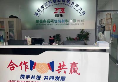 Chine Ligne d'extrusion de bande de PET à trois sorties avec flaque de bouteille en PET à enroulement automatique à vendre