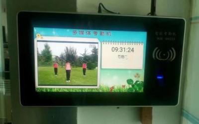 China Quiosque Android interativo LCD multi-toque de parede de 24 polegadas com leitor de cartão RFID à venda