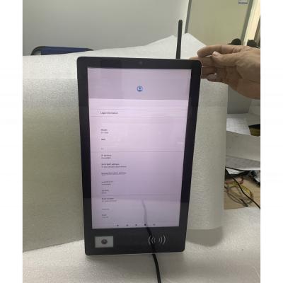 Cina Chiosco con lettore di carte LCD touchscreen da 21,5 pollici montato a parete con sistema operativo Android Win10/11 in vendita