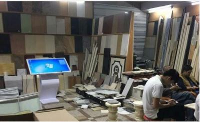 China Android ou Win10/11 OS 32 polegadas sozinho stand all-in-one PC kiosco de autoatendimento touchscreen à venda