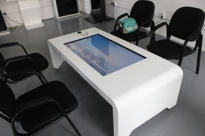 中国 AndroidまたはWin11 22インチ TFT LEDタッチスクリーンテーブル容量多タッチインタラクティブなマルチメディアコンピュータキオスク 販売のため
