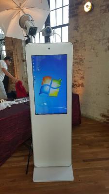 China Sozinho 32" LED LCD interativo de autoatendimento PC terminal touchscreen quiosque fotobooth à venda