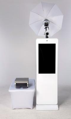 China Sozinho 32" LED LCD interativo de autoatendimento PC terminal touchscreen quiosque fotobooth à venda