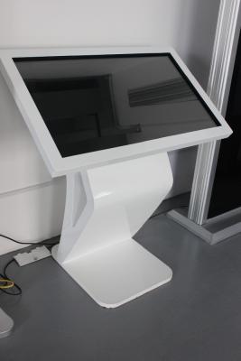 Cina Stand della hall 32 pollici con touchscreen internet a LED PC all-in-one chiosco macchina di controllo delle informazioni pubblicitarie interattive in vendita