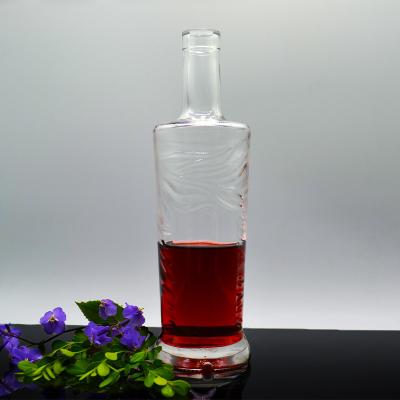 Cina Elegante bottiglia in vetro di vodka gin 500ml 750ml 1000ml Volume per bottiglia in vetro personalizzata in vendita