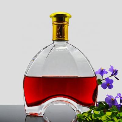 Cina Elegante bottiglia in vetro di vodka gin 500ml 750ml 1000ml Volume per bottiglia in vetro personalizzata in vendita