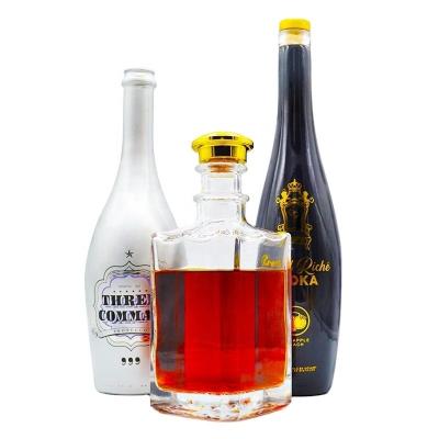 Cina Materiale di base Super Flint Glass Custom Printing Square Gin Bottle per e OEM Benvenuto in vendita