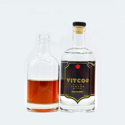 Cina 375 ml 500 ml 700 ml 750 ml Bottiglie di liquore in vetro di diverse dimensioni per vodka whisky rum gin in vendita