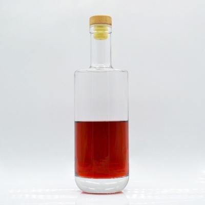 Cina 375 ml 500 ml 700 ml 750 ml Bottiglie di liquore in vetro di diverse dimensioni per vodka whisky rum gin in vendita