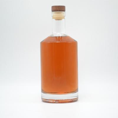 Cina Bottiglia di vodka da 750 ml con consistenza fredda e vetro bianco cristallino in vendita