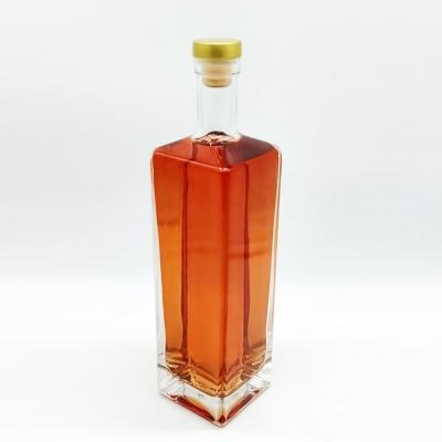 Cina Bottiglia di vetro 750 ml a forma quadrata per gin rum whisky vodka liquori e alcolici in vendita