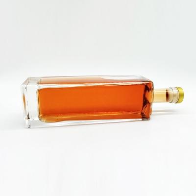 Cina Bottiglia di vetro 750 ml a forma quadrata per gin rum whisky vodka liquori e alcolici in vendita