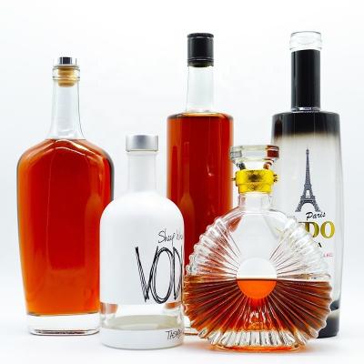中国 500ml 容量 水晶白色素材 ウォッカ ウィスキー ボールワインのための空のガラスボトル 販売のため