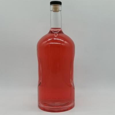Cina Bottiglia vuota in vetro Super Flint personalizzata per 1750 ml di whisky spirit in California in vendita