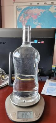 Cina Bottiglia vuota in vetro Super Flint personalizzata per 1750 ml di whisky spirit in California in vendita